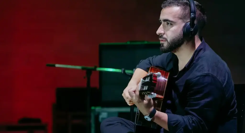 How to Become Famous Overnight in : 9 Best Easy Steps